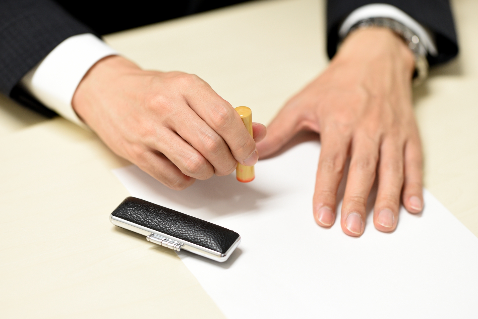 文書偽造とは？－他人の印鑑や名義を使って文書を偽造するのは犯罪です。 - アトム法律事務所弁護士法人